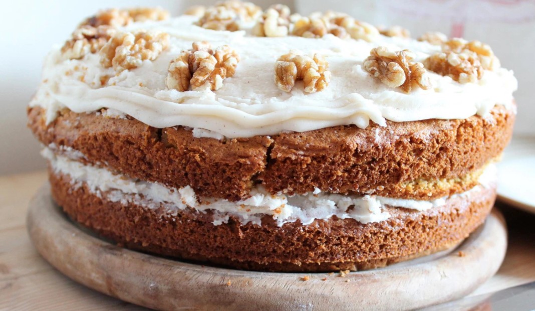 5 receitas de bolo de aniversário sem açúcar (e recheio!)